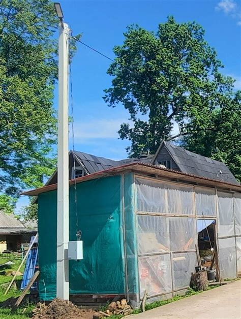 Монтаж уличного светильника на столб на участке в Санкт-Петербурге и ...