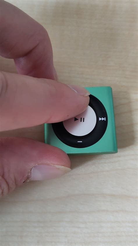 Ipod Shuffle Controls Loose R Ipod