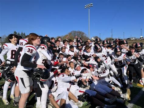 Wellesley Beats Needham In Nations Oldest Thanksgiving High School
