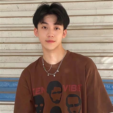 清爽韩式男生发型 简约括号刘海短发逗号刘海 美发站