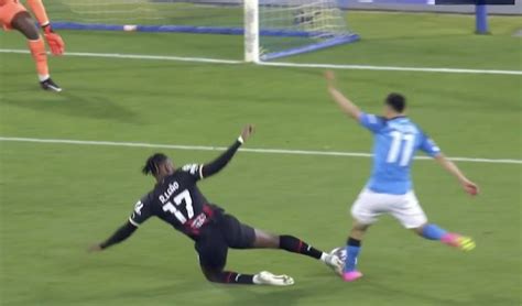 Sky Cera Un Rigore Su Lozano Video Regolare Il Rigore Di Giroud
