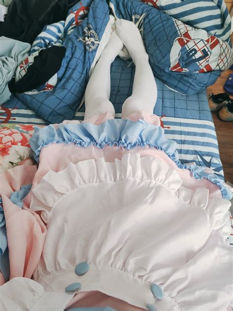 Qingh On Twitter 女仆白丝来啦！只不过没有适搭的内内qwq，让我看看谁想被我揉捏呢～乖乖的躺好哦！