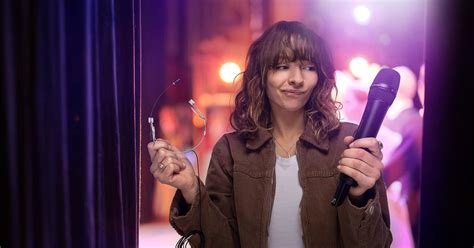 Headset Or Handheld Microphone For Live Performance Which Do I Choose