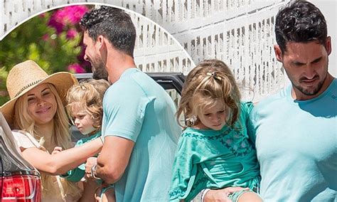 3 Hot Sexy Carissa Stanton Bikini Pics