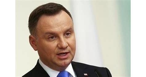 Полша Президентът ще помилва двамата депутати които са в затвора