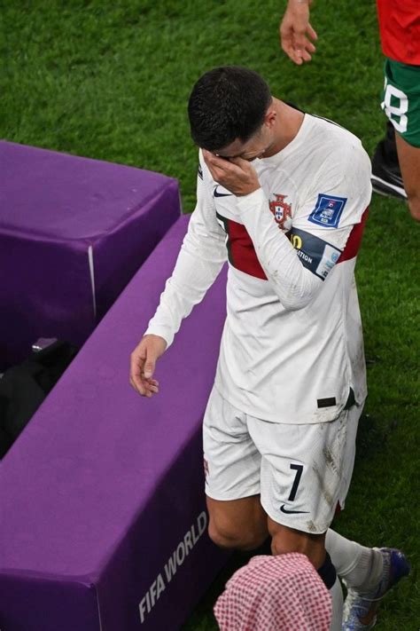 No One Can See This Man In Tears 😞😫 Futbol Foto Cristiano Ronaldo