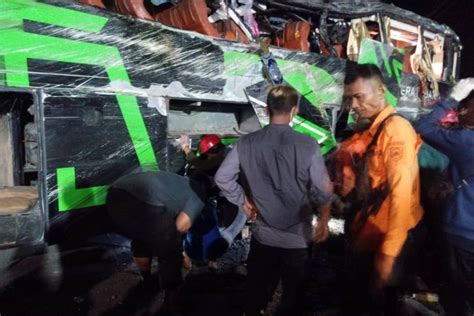 Knkt Akan Investigasi Kecelakaan Maut Bus Rombongan Siswa Smk Di Subang