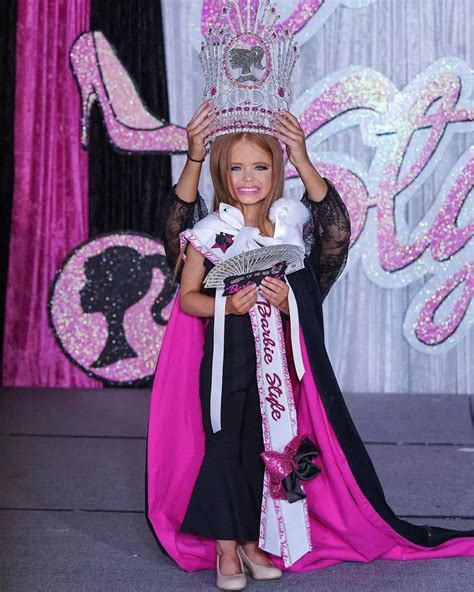 Meet Kynlee Heiman The 7 Year Old Pageant Queen With A Six Pack That