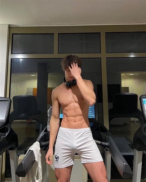 Sexy In The Gym 🖤 Rhotmalegymaddicts