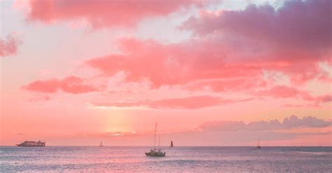 有关休閒 假期 冒險 冲浪摄影 冲浪文化 北美 城鎮 夏威夷 夏威夷海滩 夏威夷的日落 夏威夷群岛 多彩的天空 天堂