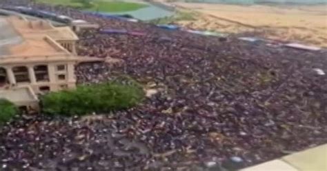 Sri Lankan Protesters Occupy Presidents House