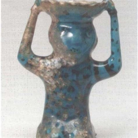 Diz Km Elinde Tepsi Tutan G Revli Effaf Turkuaz S Rl Kobalt Ve Download Scientific