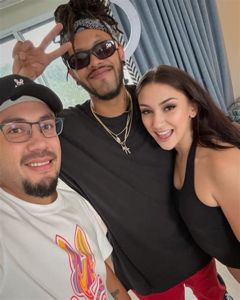 Good Day Hanging With These Two Flightlifemars Mandymusemedia Glowup