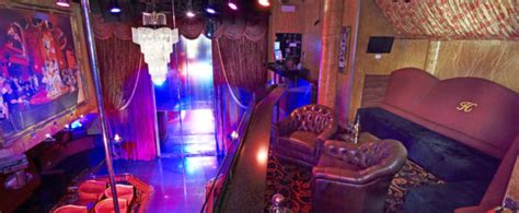 Home Hollywood Showgirls