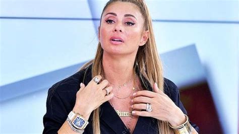 Anamaria Prodan o cheamă pe Corina Caciuc la tribunal