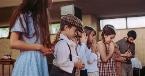 Enseñar La Fe Desde Pequeños 7 Formas Para Ayudar A Los Niños A