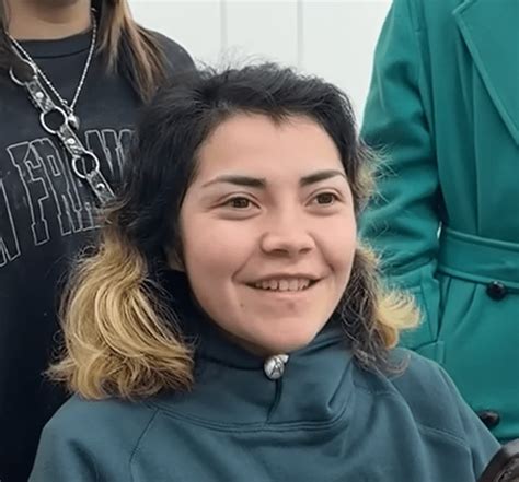 【劇的イメチェン】アメリカ人の彼女が日本の美容院で4年ぶりに髪をカット！ 彼氏からのサプライズに感動の嵐「映画のワンシーンのよう