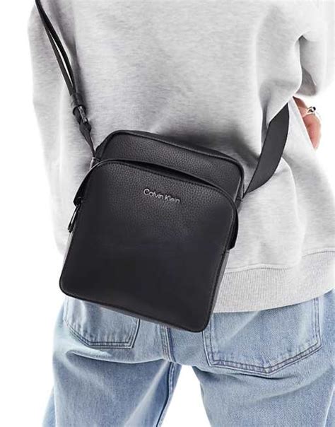 Calvin Klein Sacoche Noir Asos