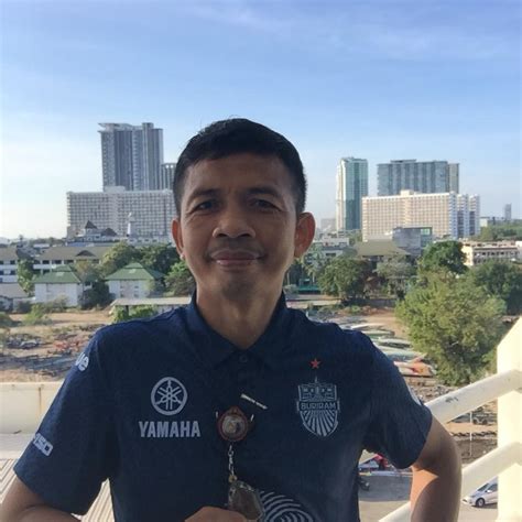 ศิษย์มีครู พญาศรีสุทโธนาคราช กำเนิดในตระกูลเอราปถะ พระวรกายสีเขียวมรกต ปล้องพระนาภีและพระเศียร