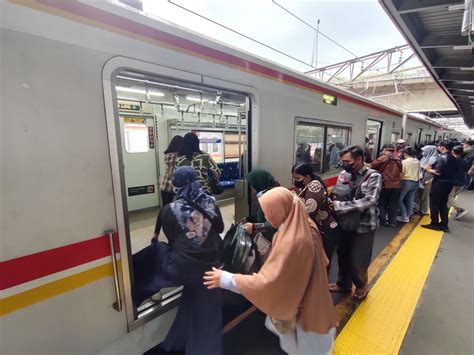 DPR Rencana Impor Kereta Bekas Dari Jepang Tak Sesuai Instruksi Presiden Suara Surabaya