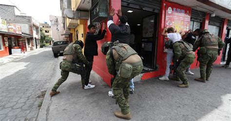 Las Fotos Del Ejército Y La Policía En Las Calles De Ecuador