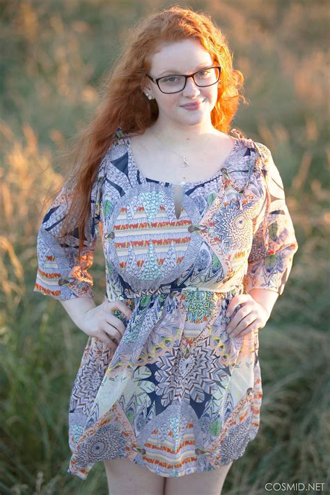 Kaycee Barnes In The Field Cosmid Curvy Erotic
