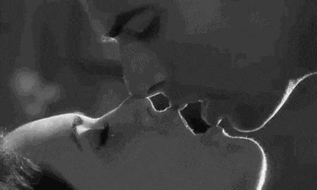 Romantic Couple Romantic Kiss  Romantic Couple Romantic Romantic