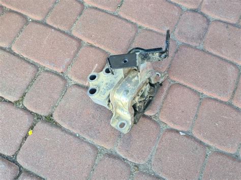 Poduszka łapa silnika OPEL CORSA D E 55700438