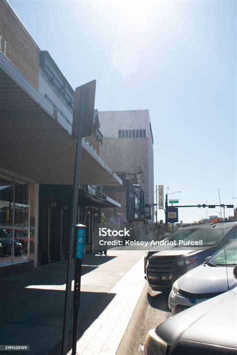 텍사스 주 덴턴의 유서 깊은 시내에 있는 작은 마을의 거리 풍경 건축에 대한 스톡 사진 및 기타 이미지 건축 고풍스런 골동품 Istock