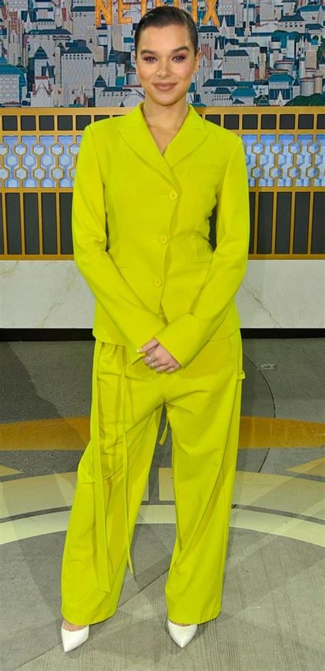Hailee Steinfeld 2021 Hailee Steinfeld Green Dress Jenna Ortega