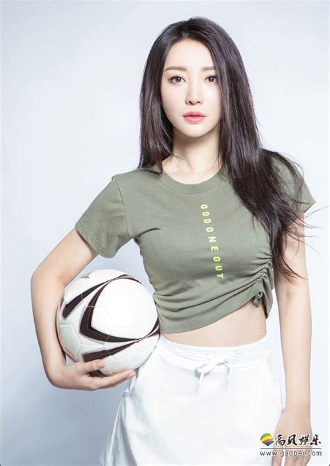 柳岩运动造型拍摄全新世界杯写真：化身 足球女神”纤纤玉腰性感妩媚 新闻资讯 高贝娱乐