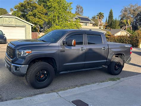Diode Dynamic Rock Lights On Our Tremor Hotshot Offroad