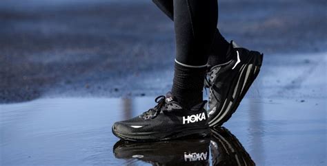 HOKA lanza las Clifton 9 GTX ideales para brillar los días de lluvia