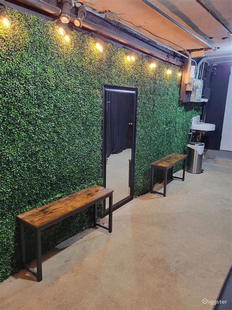 Intimate Space With A Blank Canvas Layout Rent This Location On Giggster