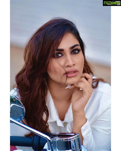 Shivani Narayanan Instagram 🏍️🤍 Shaminishankarofficial Sathishphotography49