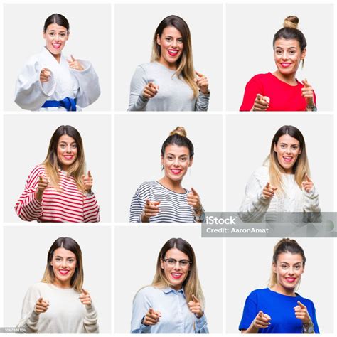 행복 하 고 재미 있는 얼굴로 카메라를 손가락을 가리키는 격리 된 배경 위에 아름 다운 젊은 여자 콜라주 좋은 에너지와 느낌입니다 가리키기에 대한 스톡 사진 및 기타 이미지