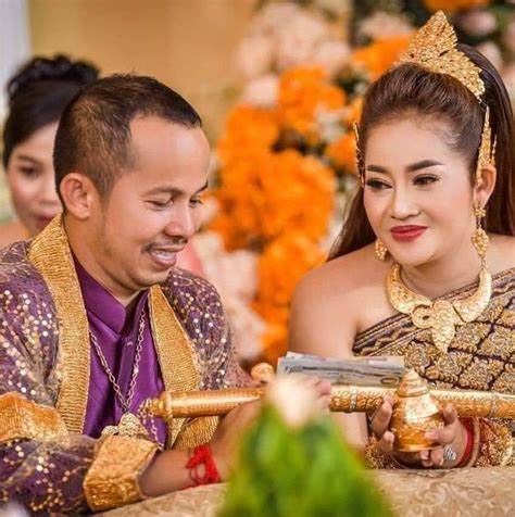 នាងខ្ញុង ប្រឹងliveលក់ទាំងសរសៃខ្ចី សារព័ត៌មាន នគរវត្ត