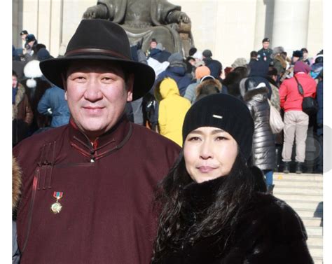 Жүжигчин М Баярмагнайгийн гэр бүлийн селфи ТАС МН