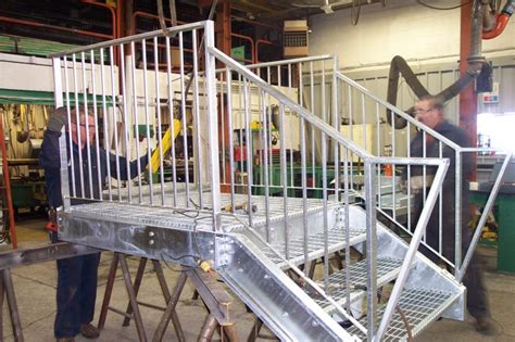 Fabrication De Structures Et Passerelles Métalliques H Blanchette