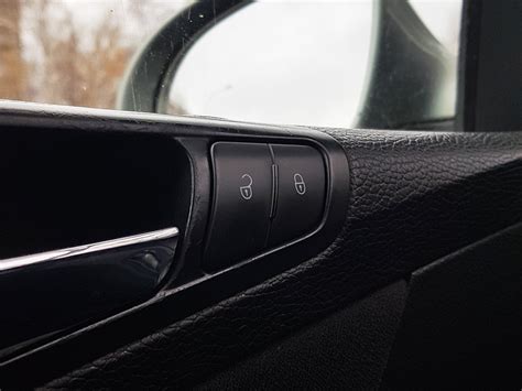 Замена кнопки ЦЗ водительской двери — Volkswagen Passat B6, 2 л, 2005 ...