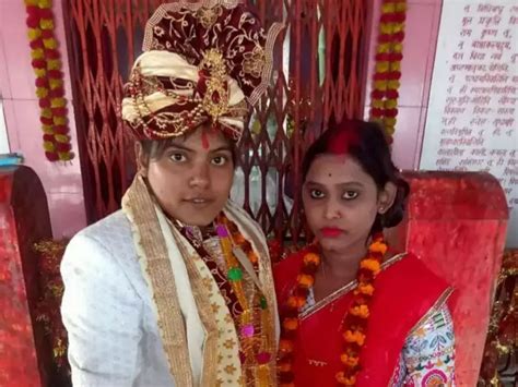 Deoria Two Girls Got Married Each Other In This Temple Video Goes Viral