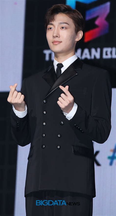 [big포토] 더 맨 블랙 The Man Blk 윤준원 손하트는 역시 원 플러스 원
