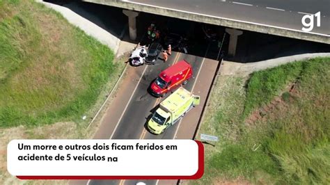 Um morre e três ficam feridos em acidente envolvendo 5 veículos na