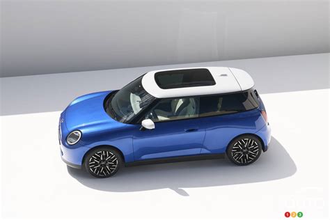 Mini Reporte Lassemblage De Ses Cooper Et Aceman électriques En