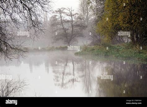 River Wey Navigations Godalming 08th December 2023 A Cold And Misty