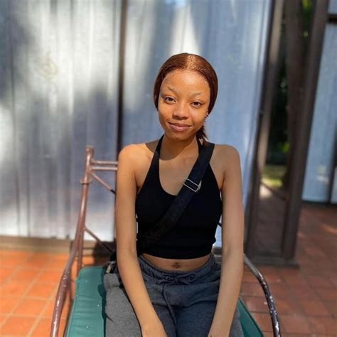 O M O L E M O Omolemo Khupari • Threads Say More