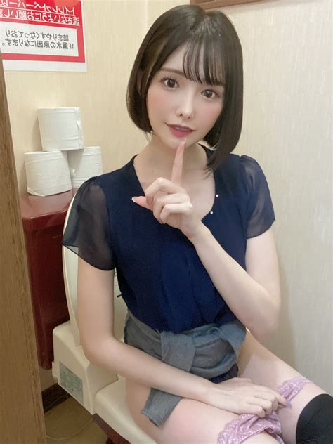 Girls On Toilet On Twitter Pee Peeing Pissing Toilet