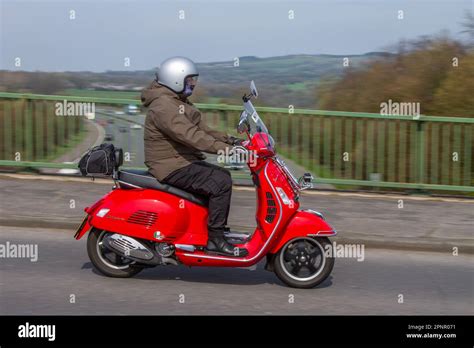 2014 Red Piaggio Vespa Gts 300 Super Single Motorcycle Scooter Petrol