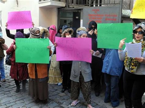 Sex Workers Stage Protest To Keep Brothel Alive In Istanbul Türkiye News