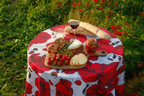 სუფრა ყაყაჩო თეთრი